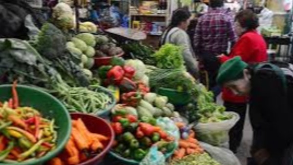 Transporte pesado pide a la población abastecerse de alimentos por ...