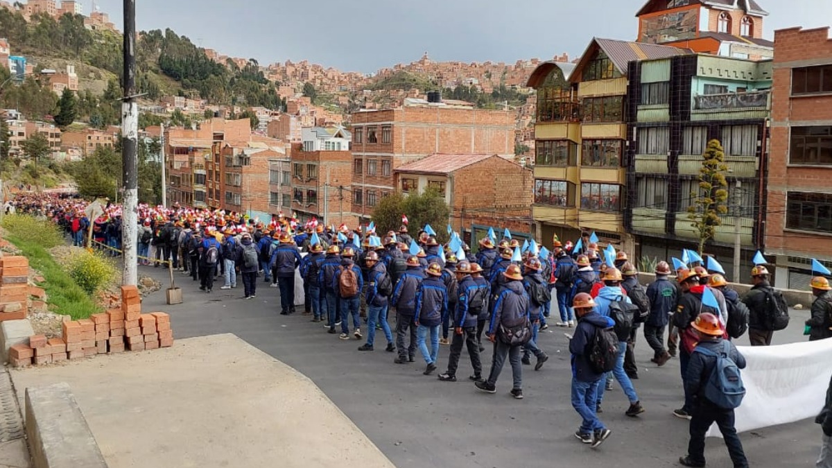 Choferes no van al paro, pero mineros cooperativistas marchan por el ...